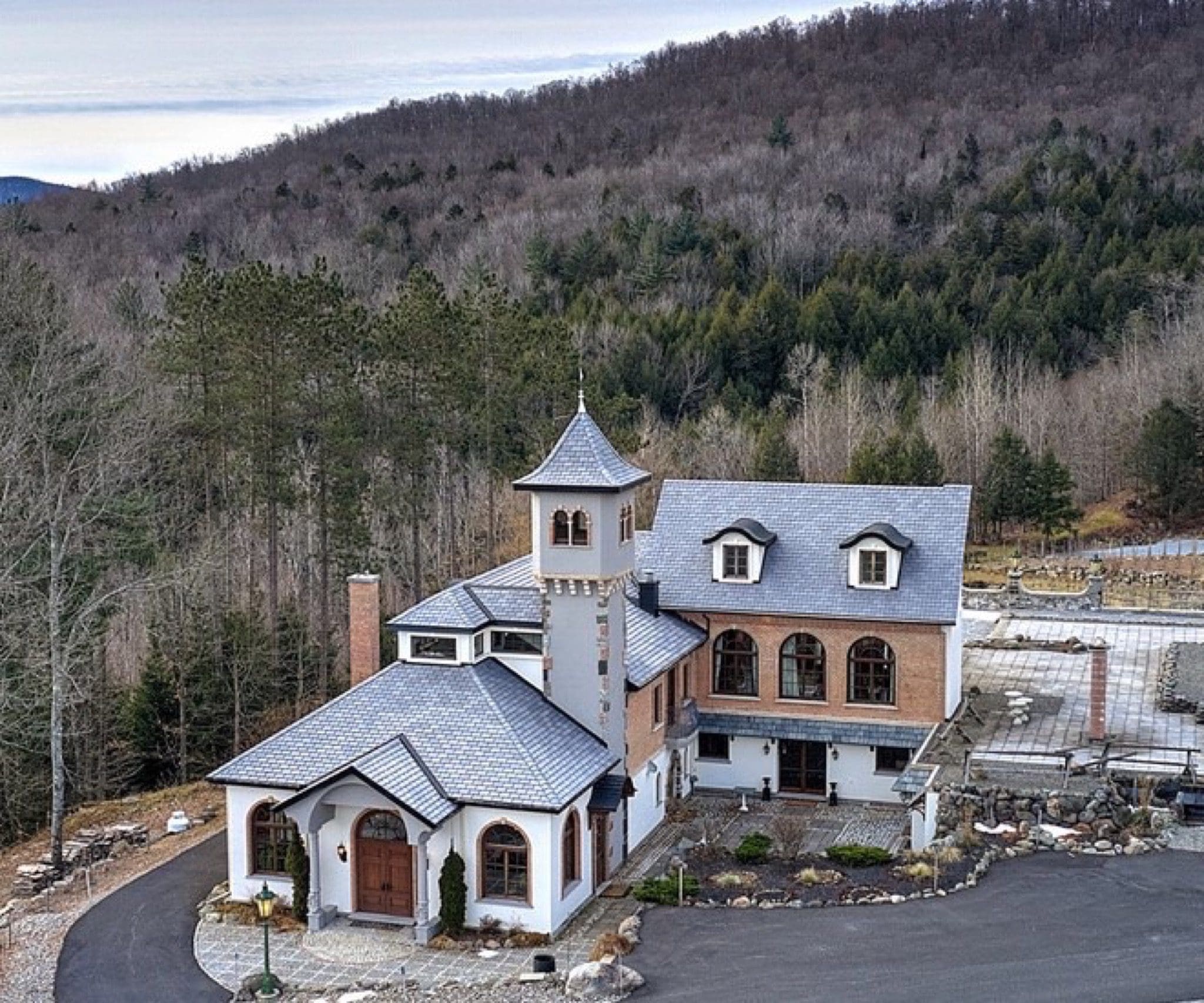 Videoclipul muzical „Easy On Me” al lui Adele prezintă o podgorie de 3 ...