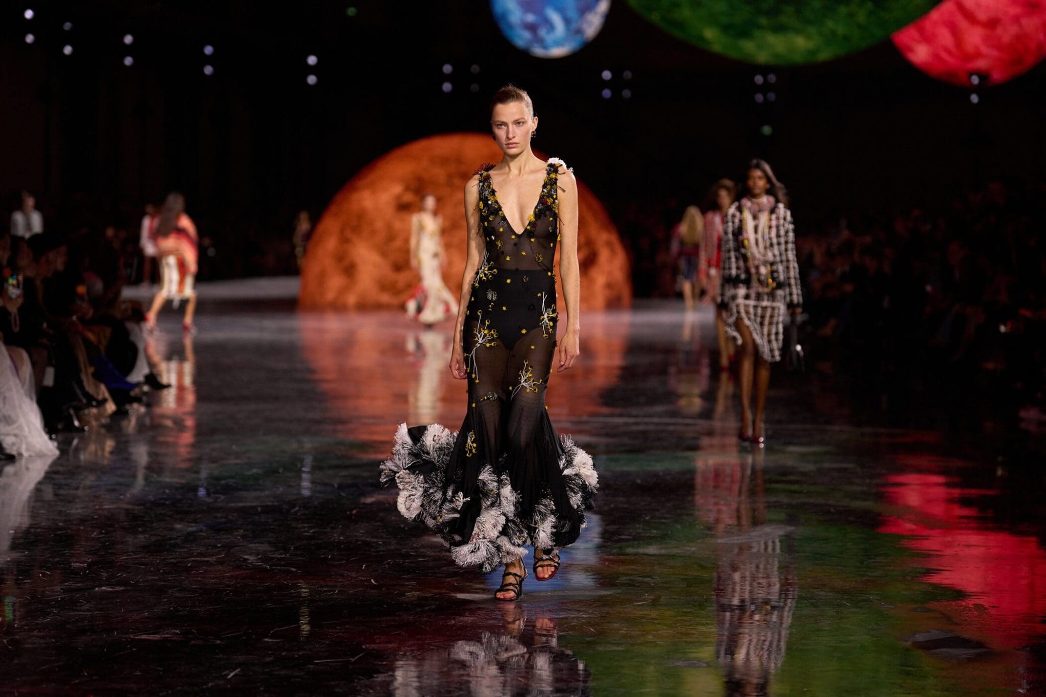 Matthieu Blazy își face debutul la Chanel cu o colecție care marchează ...